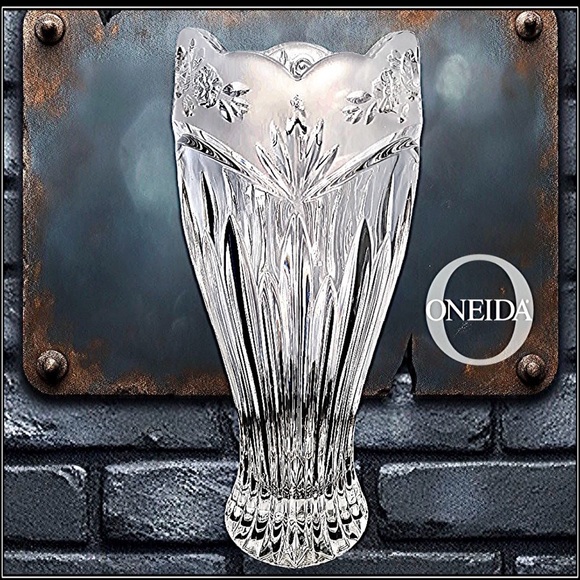 Oneida | Accents | Oneida Southern Garden Vase Clear With Frosted ...